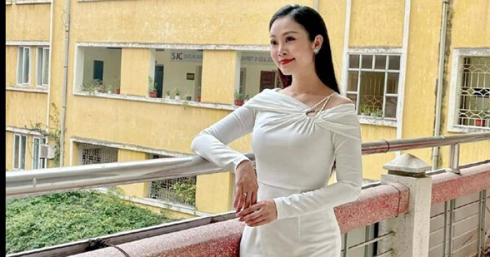 Nhan sắc đời thực xinh đẹp của MC Thùy Linh