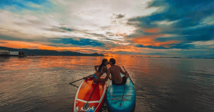 Về Bãi Đông thăm làng chài bình yên, trải nghiệm chèo SUP, đón hoàng hôn