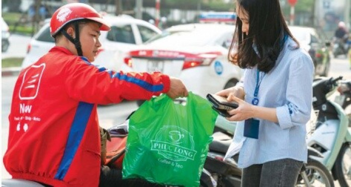Grab, Gojek, Now, BaeMin cám dỗ giới trẻ... ở nhà cũng có ăn