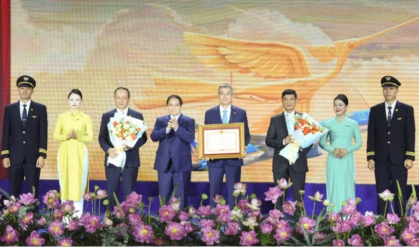 Vietnam Airlines vinh dự đón nhận Bằng khen Thủ tướng Chính phủ nhân ...